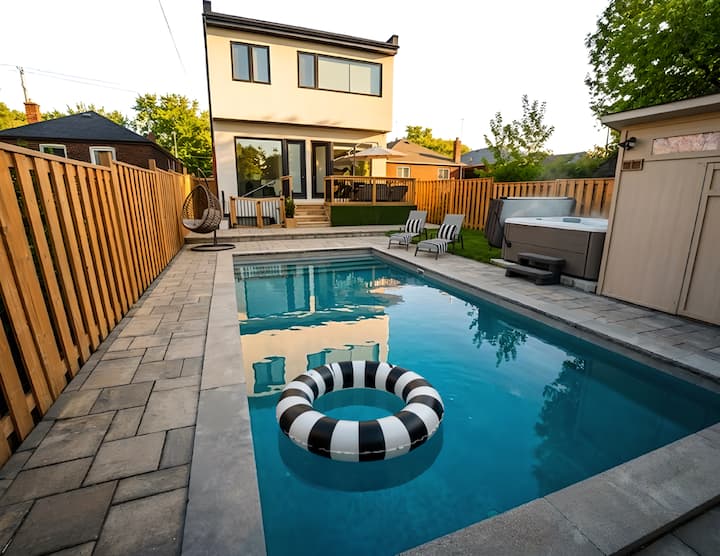 Toronto Backyard W/ Pool, Hot Tub & Sauna | 4br - Toronto