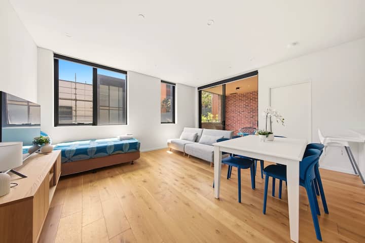 Modern Style One Bedroom Unit Free Parking - Rosebery