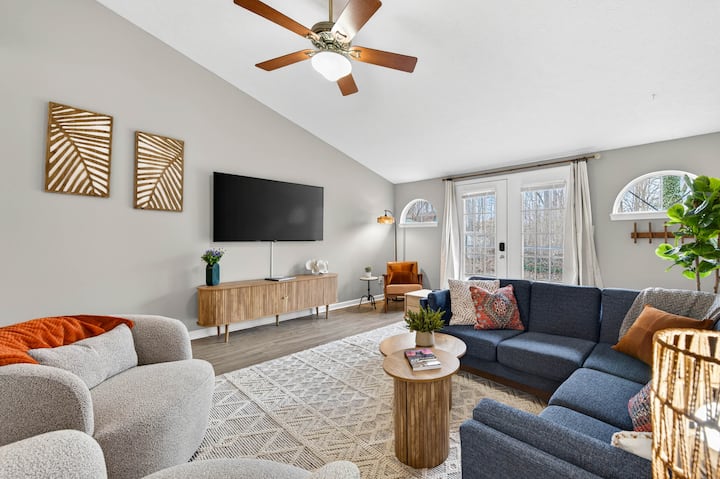 Elegant Indy Retreat | Theater • Game Room • Gym - Indianapolis, IN