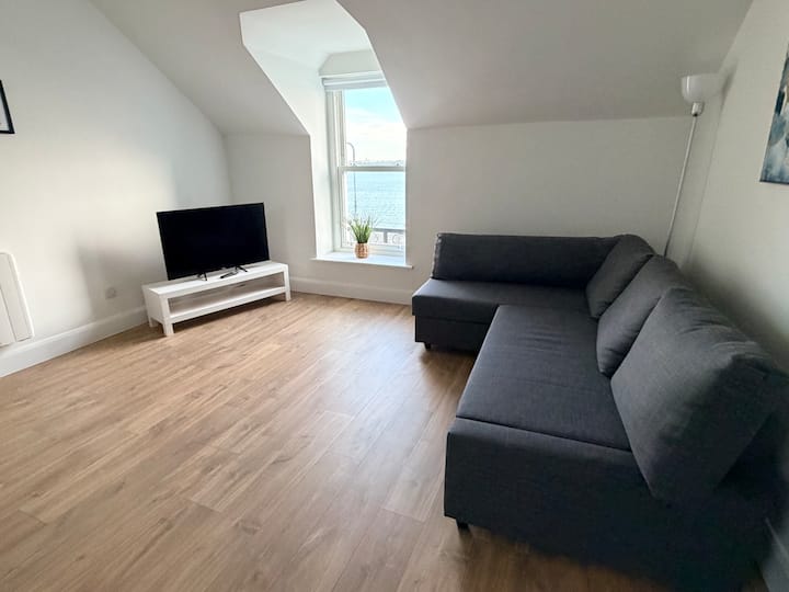 (Apt.3) 2 Bed Apartment With Harbour Views - Carrigaline