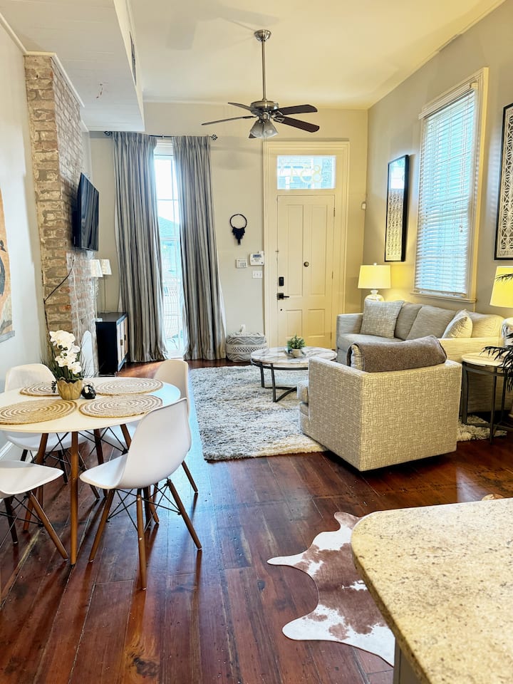 Upscale 2bd 1ba Uptown Home | Steps To Magazine St - New Orleans, LA