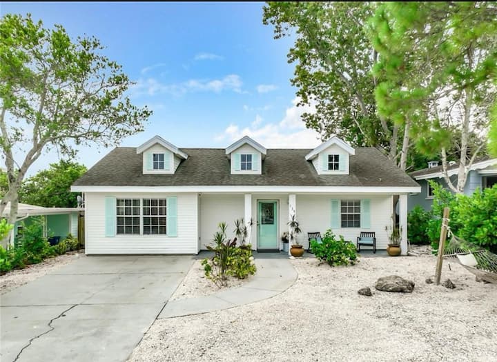 Salty Trails Retreat - 4 Br W Bikes And Hot Tub - Dunedin, FL