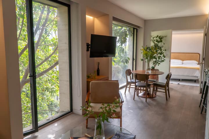 New Listing! Roma Norte Tree Views, 24/7 Sec 2 Bth - Mexico