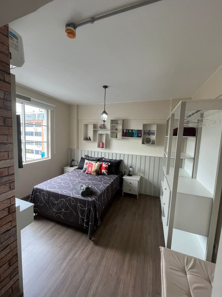 Kitnet Espaçoso, Com Garagem Próx No Centro - Porto Alegre