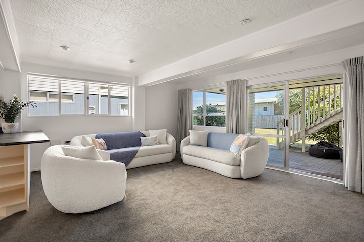 Downstairs 2 Bedroom 1 Bathroom Beach Apartment - Hahei