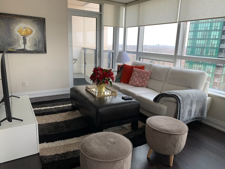 Bright 2 Bedroom Unit/ Free Parking - Toronto