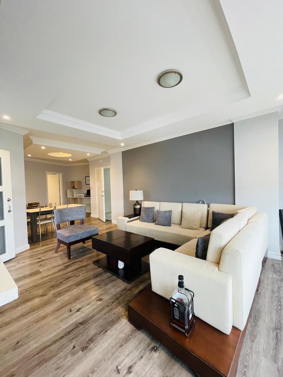 Delux Picasso Moderne Travail Famille Assurance - Appartements à louer ...