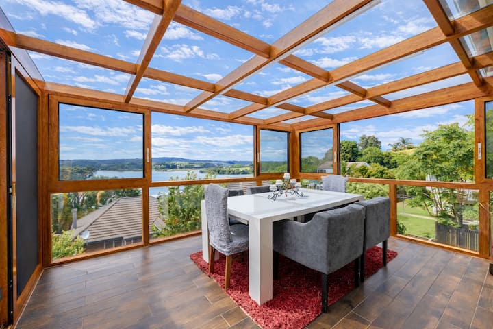 Classic Seaview Holiday Home In Shelly Park - Waiheke Island