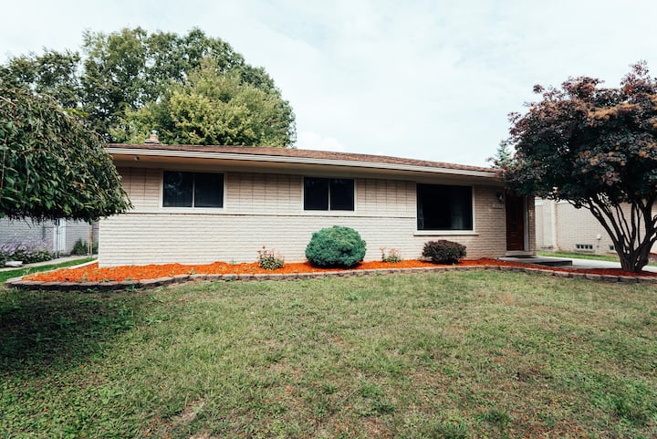 Entire Home 3br 2bath W/garage & Longterm Option - Splash Pad, Canton