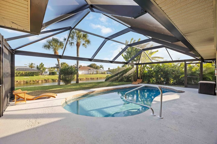 Canal Villa: Pool, Ac, Outdoor Tv, Near Beach/golf - Englewood, FL