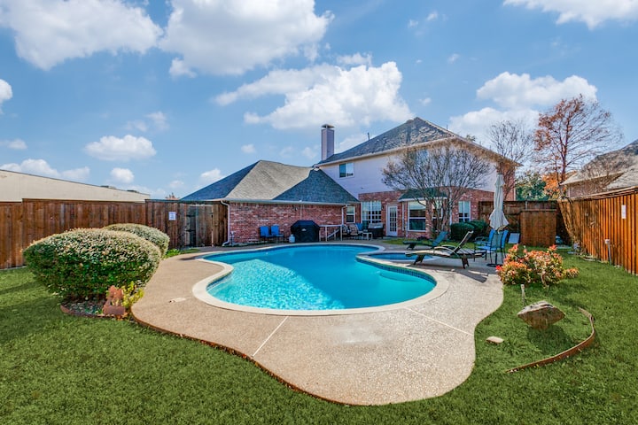 Luxurious 5 Bed 3.5 Bath Home W/ Pool + Huge Yard - Richardson, TX