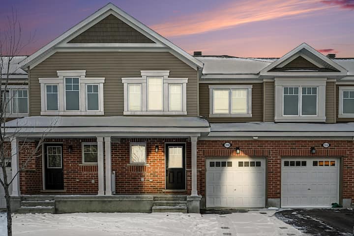 Modern 3br Townhouse In Quiet Kanata Area - 카나타