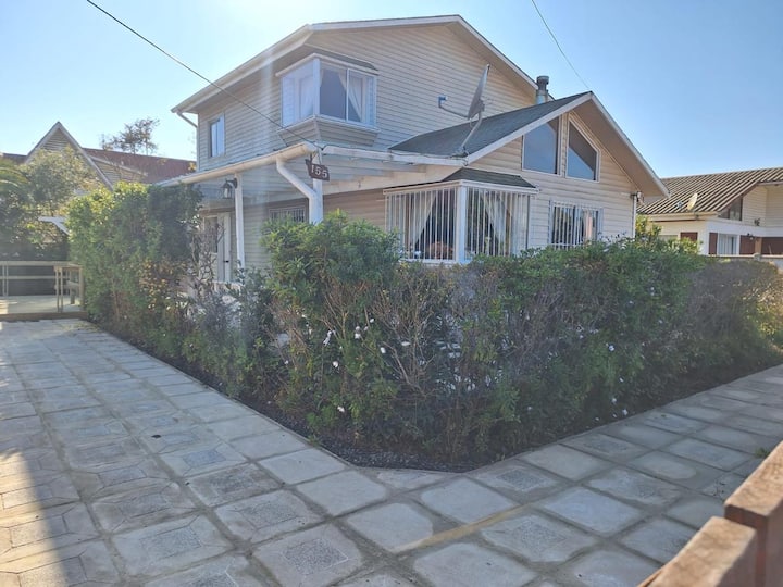 Hermosa Casa Para 11, (4 Dorm. 2 Baños 4 Estac.) - El Quisco