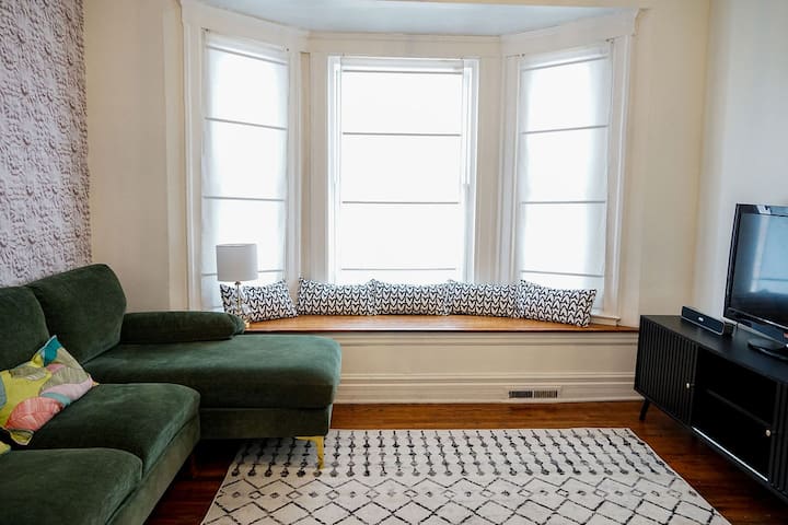 Stylish Townhouse With Lots Of Charm! - Detroit, MI