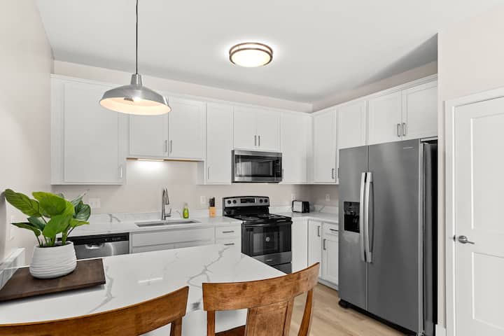 Spacious Apartment Right Off Highway 74 - Peoria