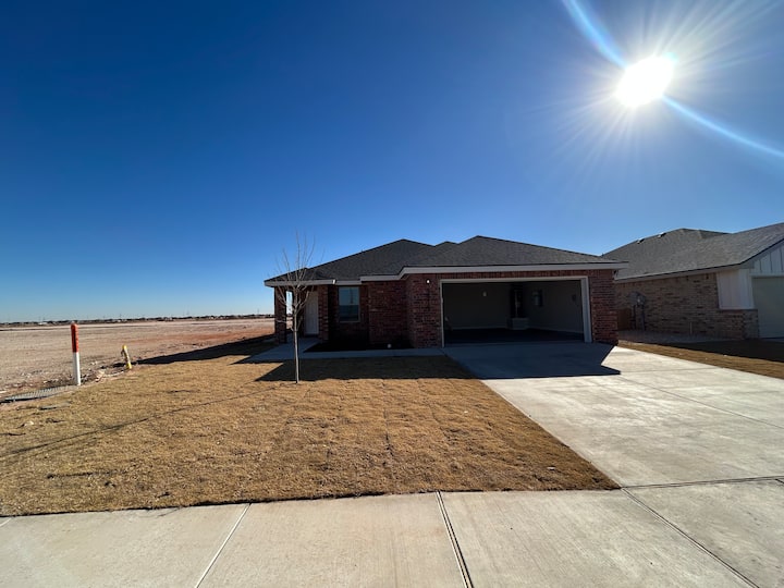 Clean & Modern Home In Midland | 4 Bd - Midland, TX