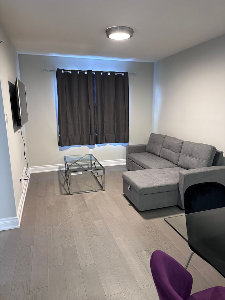 1 Charming Full Home Close To Hwy 410 In Brampton - Brampton