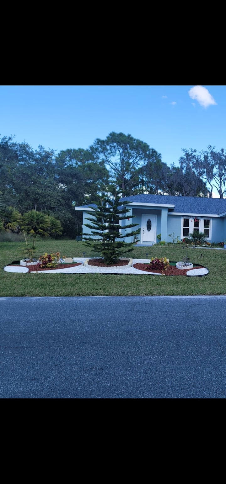 The Star Next To The Lake. - Lake Placid, FL