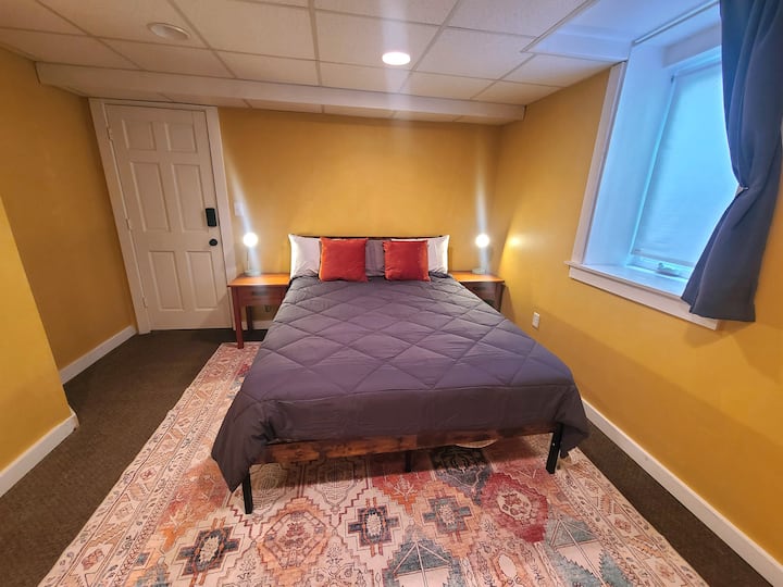 Belle On 4th / Unit A (Rm#2) - Rockford, IL