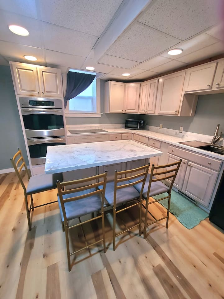 Belle On 4th - Unit A (3bd/1ba) - Rockford, IL