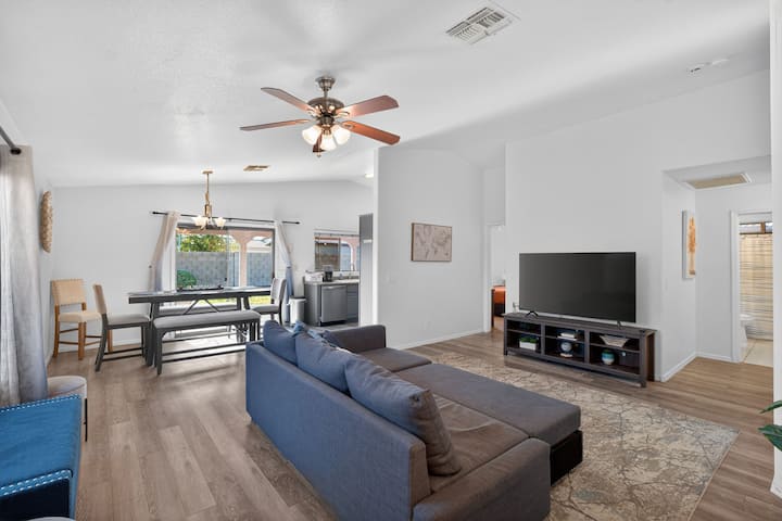 Chicoasis~hottub+firepit~ Near Westgate & Stadiums - Desert Diamond Casino - West Valley