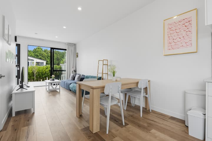 Stylish 2br Retreat With Courtyard | Westgate - Huapai