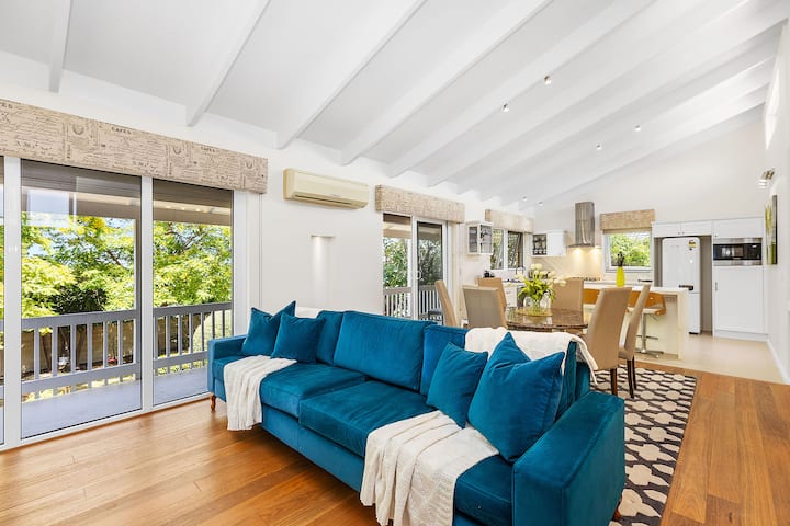 Classic Brick Charm Ocean Glimpses Spacious Garden - 준달럽