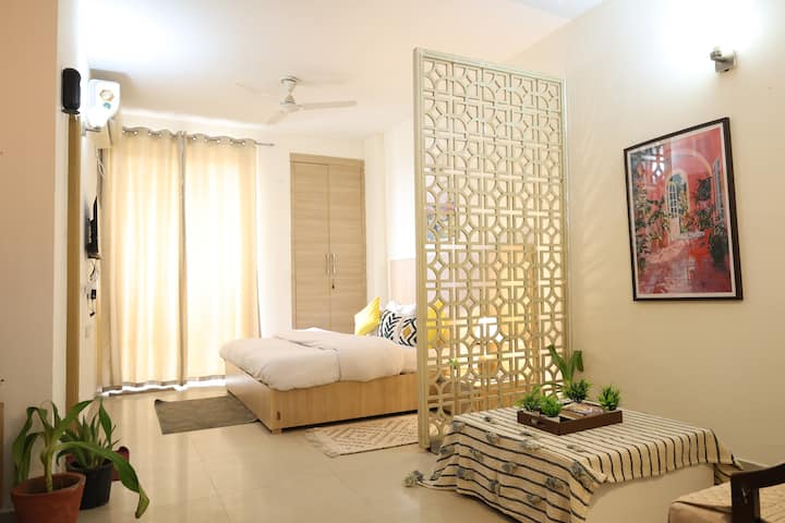 10 Mins To Isckon - Spiritual Studio - Vrindavan