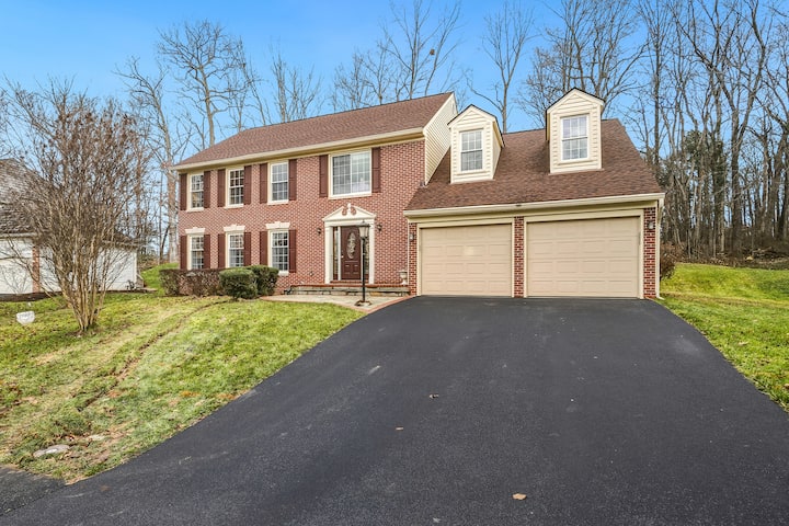 Bright Family Retreat With Private Backyard & Loft - Occoquan, VA