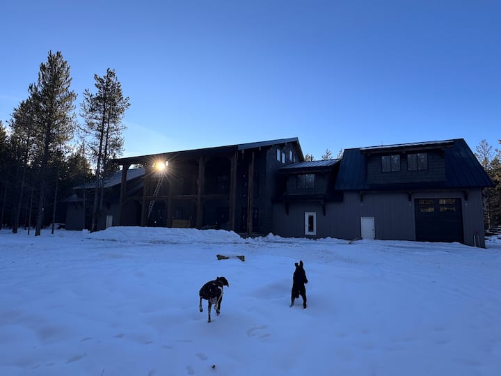 Yellowstone Adventure Lodge - Ready June 2026! - Idaho