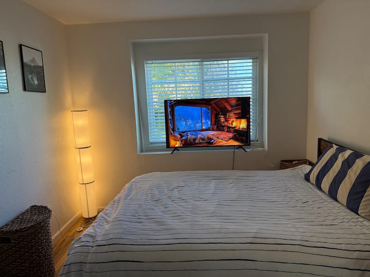 Decent Size Cozy Guest Room For A Memorable Stay - Antioch, CA