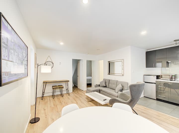 Griffintown City Escape – Modern 2br - Brossard