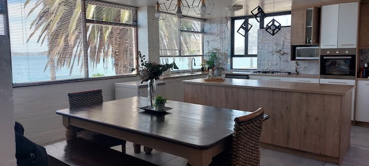 Grace On The Bay.
An Expierience You Won't Forget. - Jacobs Bay