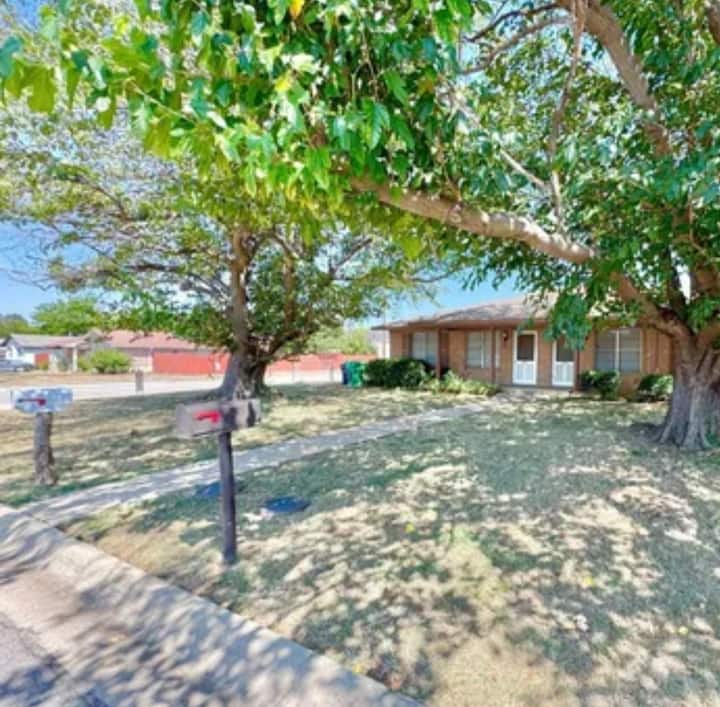 Clean Business/short Stays Cozy And Stylish - Denton, TX