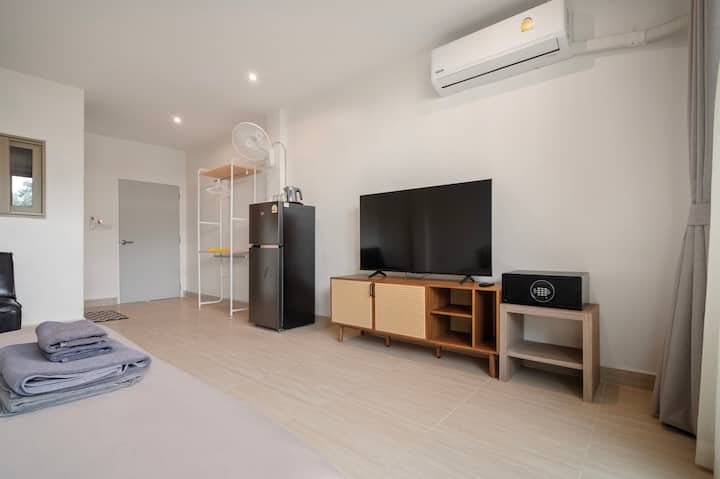 Newly Renovated Room | Opposite Beach Plus Balcony - Patong Beach