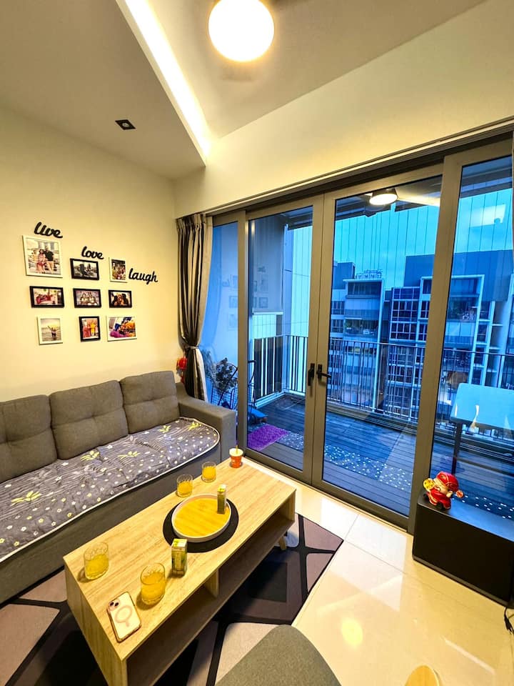 Spacious Room With Attached Private Bathroom - Singapore