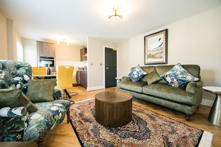 The Abbey Suite At Serenity Suites - Whitby - Whitby