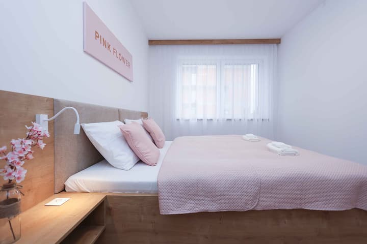Pink Flower Lakeside Apartment W/ Free Parking - Liptovský Mikuláš