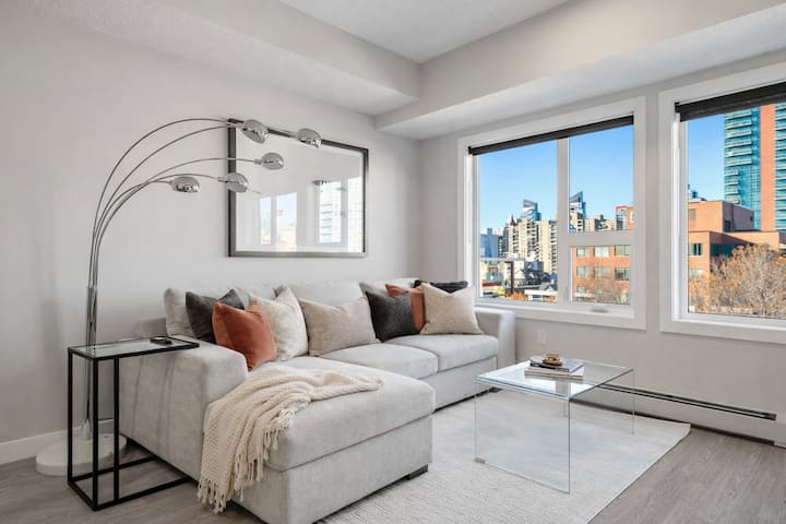 Avenue Xvii • City Views • 17 Ave District - Calgary