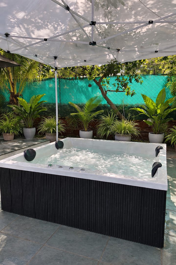 Premium Private Villa- Outdoor Movie+ Jacuzzi+ Bbq - Ahmedabad