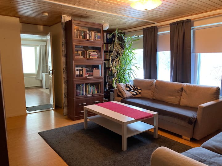 Viihtyisä Talo Hyvien Liikenneyhteyksien Varrella - Hamina