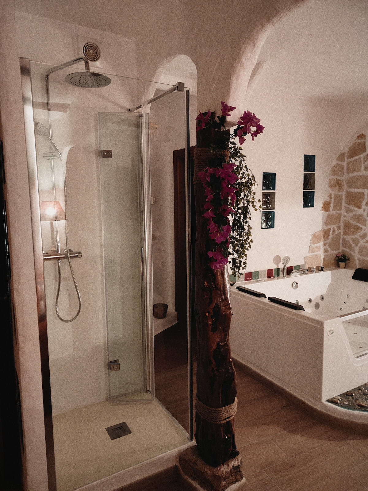 Sea Suite with Jacuzzi, sauna and fireplace - Hotels for Rent in Losana ...