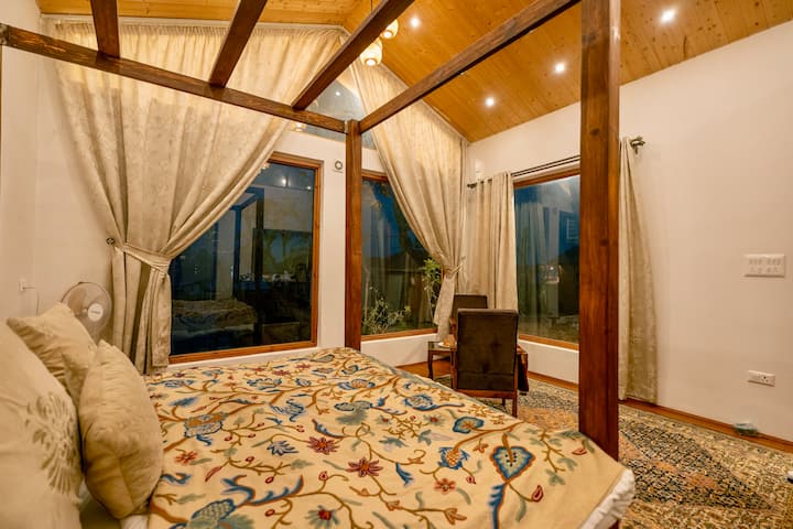 Nigeen Vista Lakeside Chalet - Srinagar