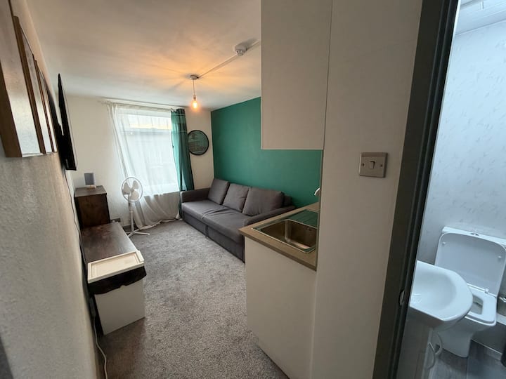 Compact Double Studio + Double Sofabed - London