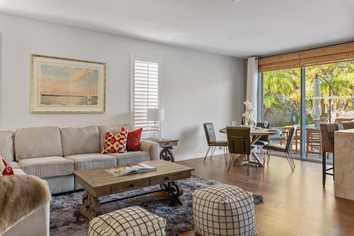 Luxurious Home | Beautiful Views & Pool - Santa Clarita, CA