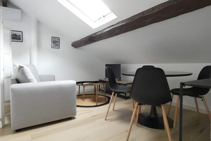 A15 - Studio Mansardé - Centre Ville - Fibré - Nantes