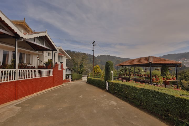 The Nook Above – Private Garden View Room - Ooty