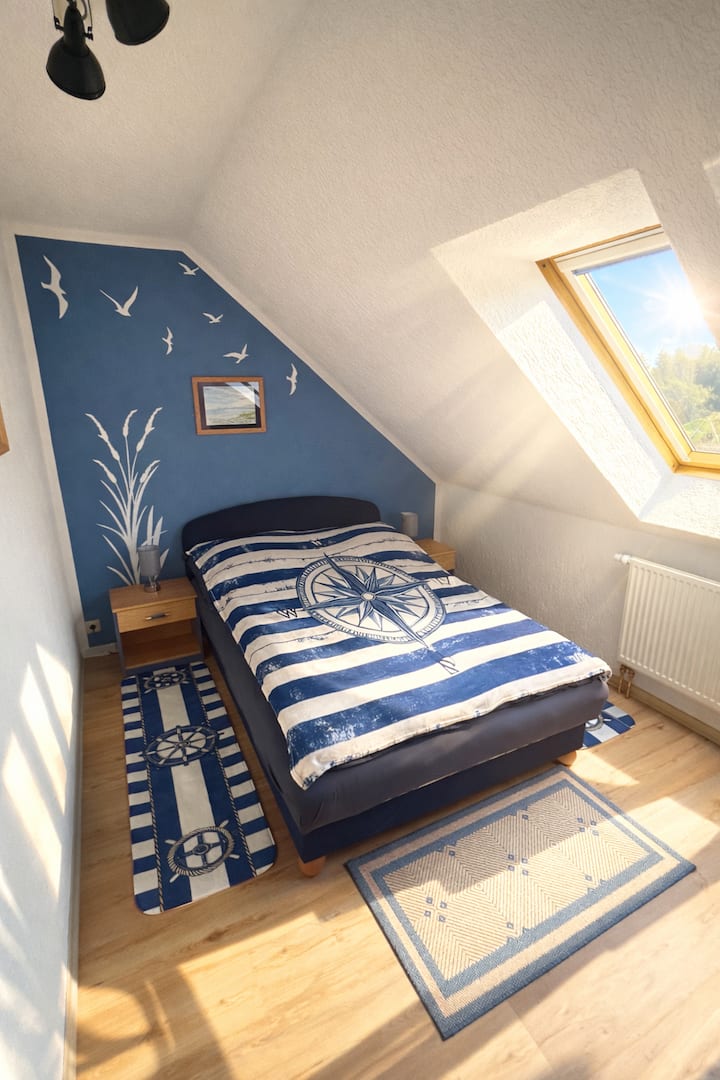 Stilvolles Doppelzimmer Im Dachgeschoss –Gemütlich - Francfort