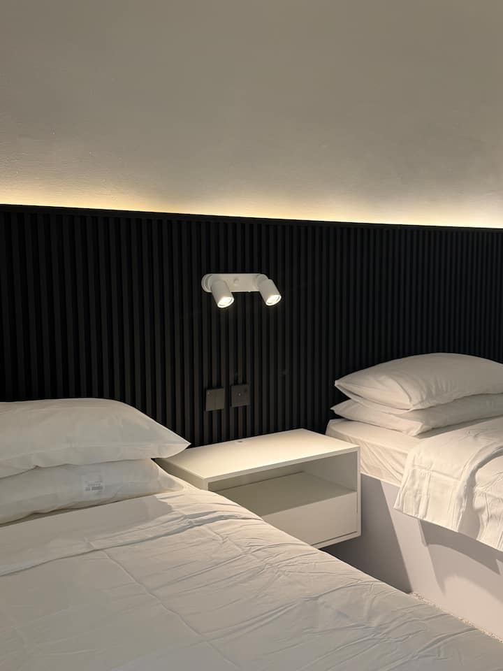 Onyx F51, Modern Home With Mountains View Balcony - Oman