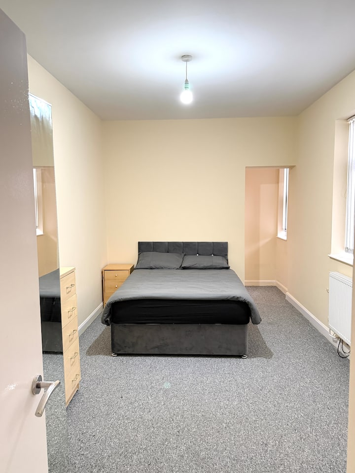 Walkable Manchester Flat Near Shops & Dining - Mánchester